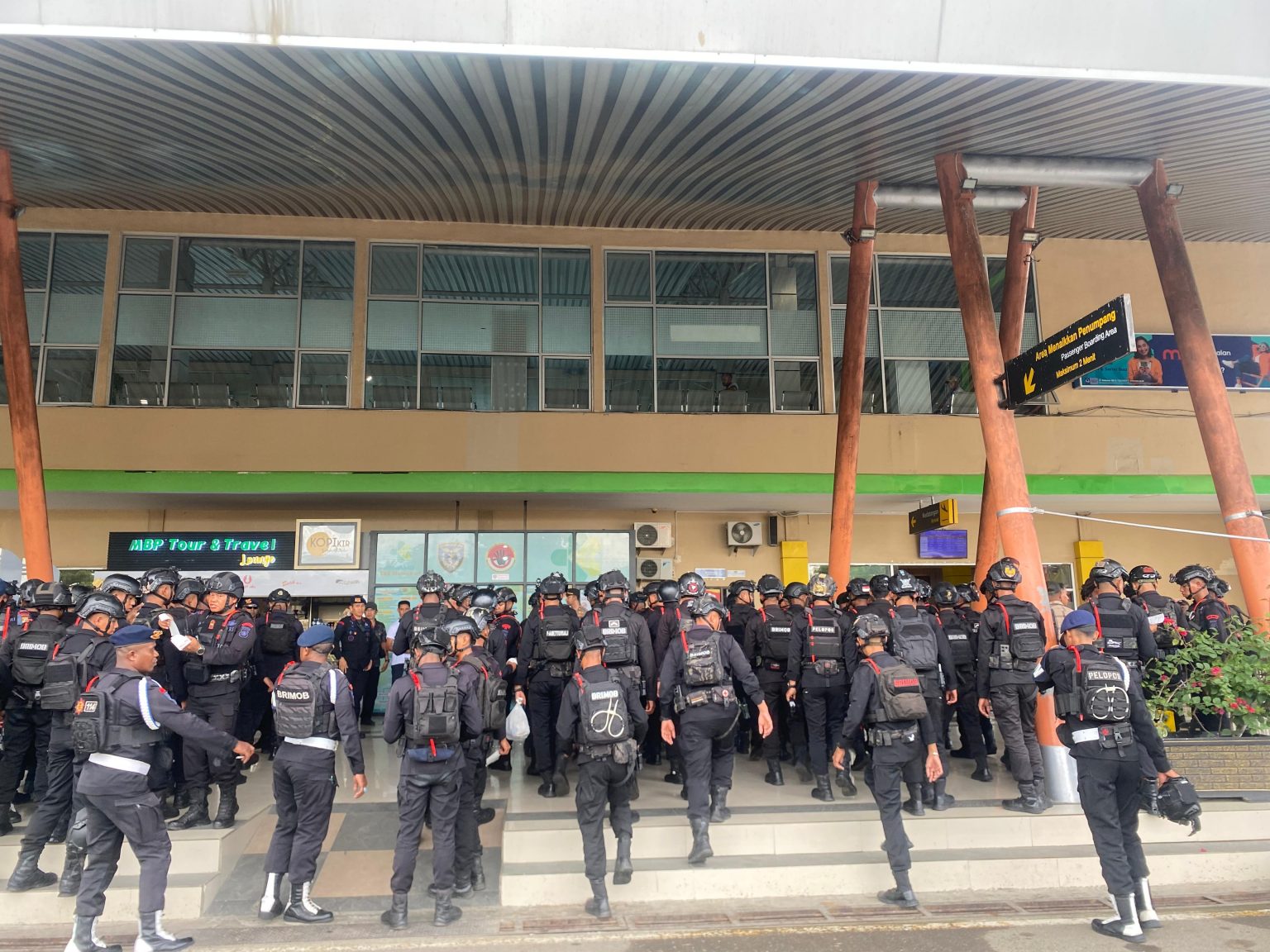 100 Personel Brimob Polda Papua Barat Diberangkatkan ke Sorong Papua Barat Daya Amankan Aksi ...